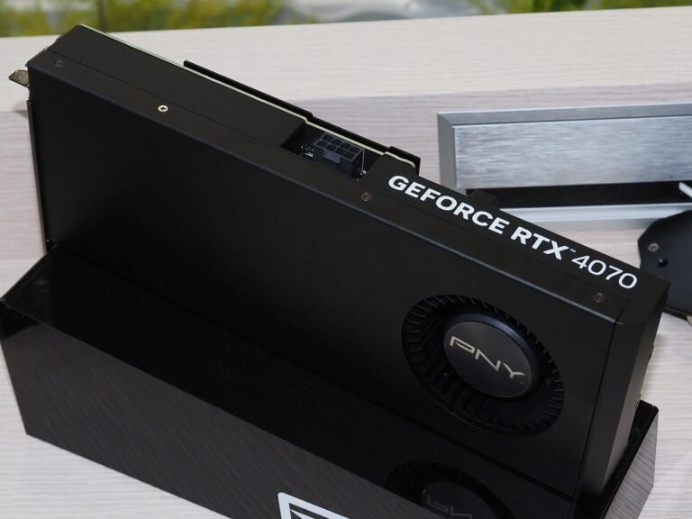PNY a concocté une GeForce RTX 4070 de type blower