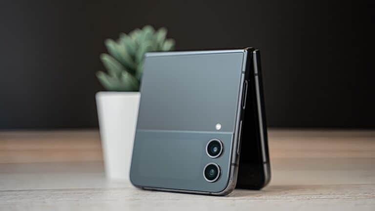 Galaxy Z Flip 5 et Z Fold 5 : vous pourrez connecter votre smartphone pliable à un téléviseur ou ...